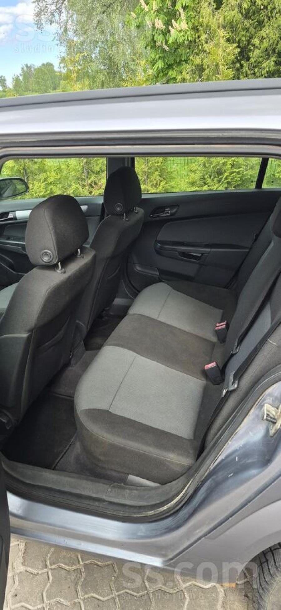 Grey Opel Astra 2004 in Talsi, with an engine capacity of 1.70 L and mileage of 254 thousand km for 850 €, photo 6 on AUTOMOTO.COM.LV