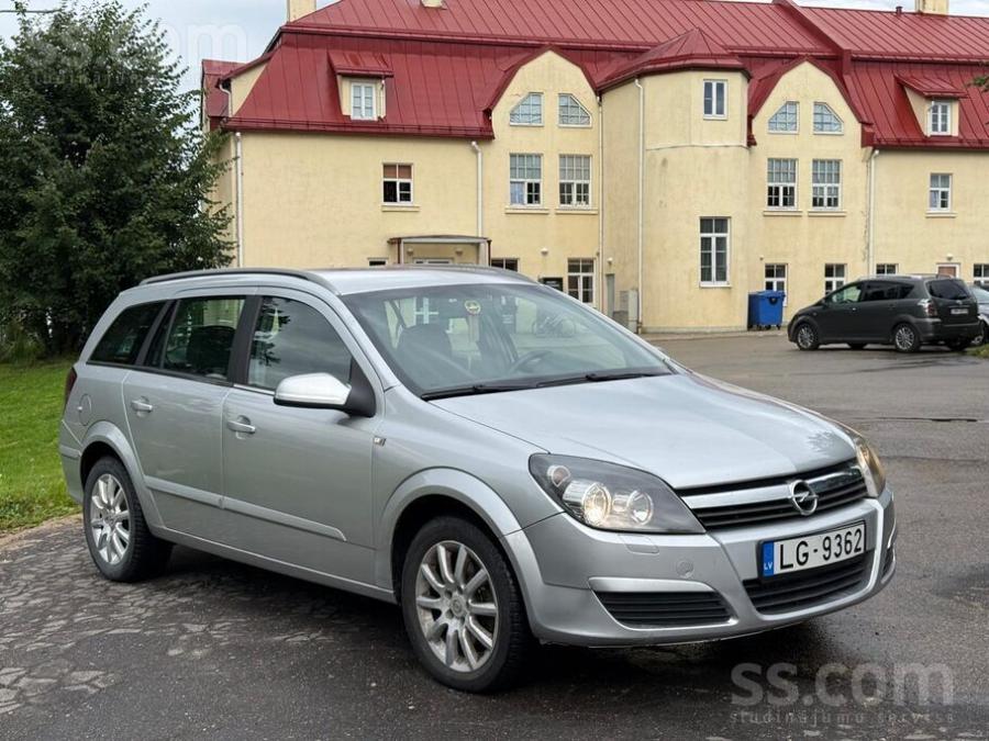 Pelēks Opel Astra 2004 Rīga, ar dzinēja tilpumu 1.70 L un nobraukumu 294 tūkst. km par 1270 €, foto 1 vietnē AUTOMOTO.COM.LV