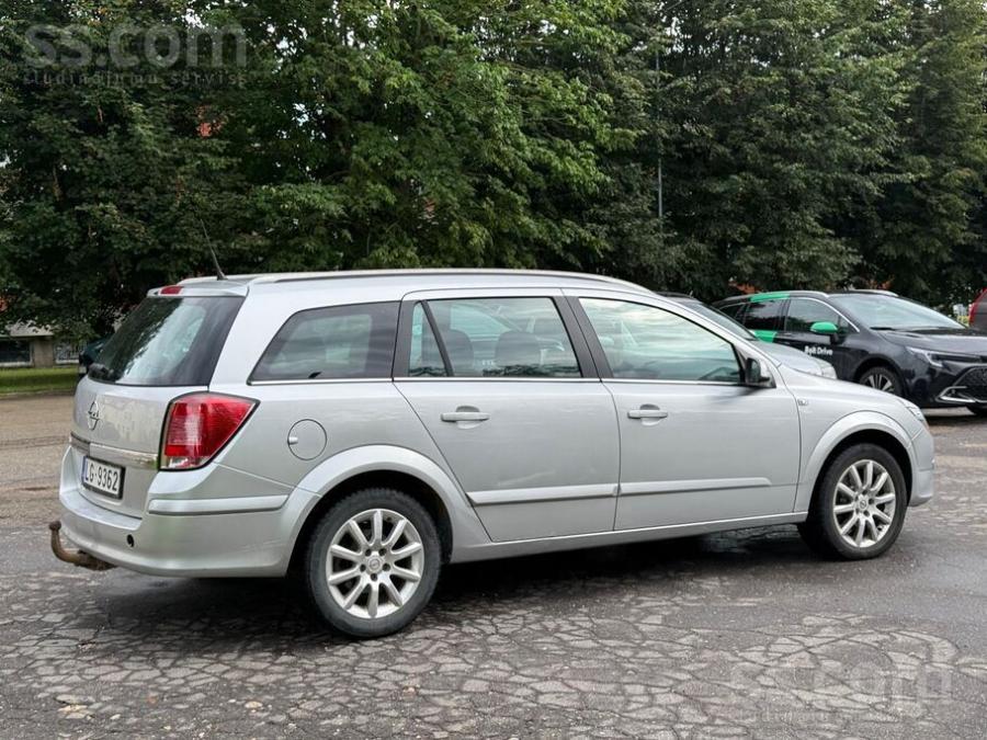Pelēks Opel Astra 2004 Rīga, ar dzinēja tilpumu 1.70 L un nobraukumu 294 tūkst. km par 1270 €, foto 6 vietnē AUTOMOTO.COM.LV