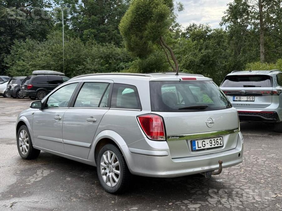 Pelēks Opel Astra 2004 Rīga, ar dzinēja tilpumu 1.70 L un nobraukumu 294 tūkst. km par 1270 €, foto 7 vietnē AUTOMOTO.COM.LV