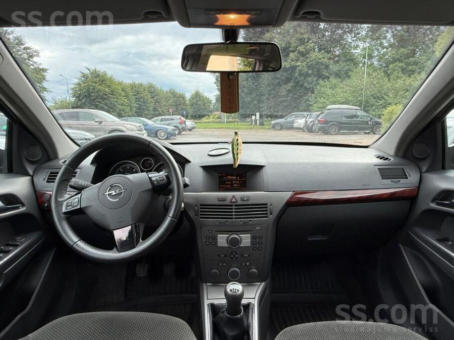Pelēks Opel Astra 2004 Rīga, ar dzinēja tilpumu 1.70 L un nobraukumu 294 tūkst. km par 1270 €, foto 10 vietnē AUTOMOTO.COM.LV