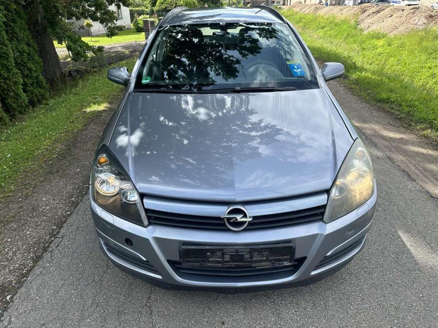 Grey Opel Astra 2004 in Rokiskis, with an engine capacity of 1.60 L and mileage of 157 thousand km for 1600 €, photo 3 on AUTOMOTO.COM.LV