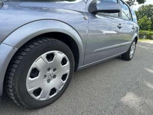 Grey Opel Astra 2004 in Rokiskis, with an engine capacity of 1.60 L and mileage of 157 thousand km for 1600 €, photo 8 on AUTOMOTO.COM.LV