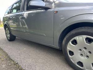 Grey Opel Astra 2004 in Rokiskis, with an engine capacity of 1.60 L and mileage of 157 thousand km for 1600 €, photo 9 on AUTOMOTO.COM.LV