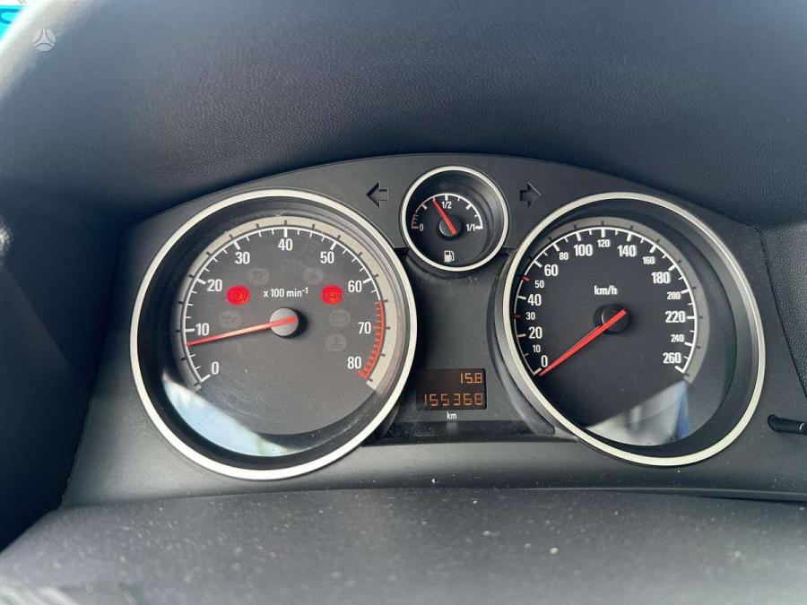Grey Opel Astra 2004 in Rokiskis, with an engine capacity of 1.60 L and mileage of 157 thousand km for 1600 €, photo 11 on AUTOMOTO.COM.LV