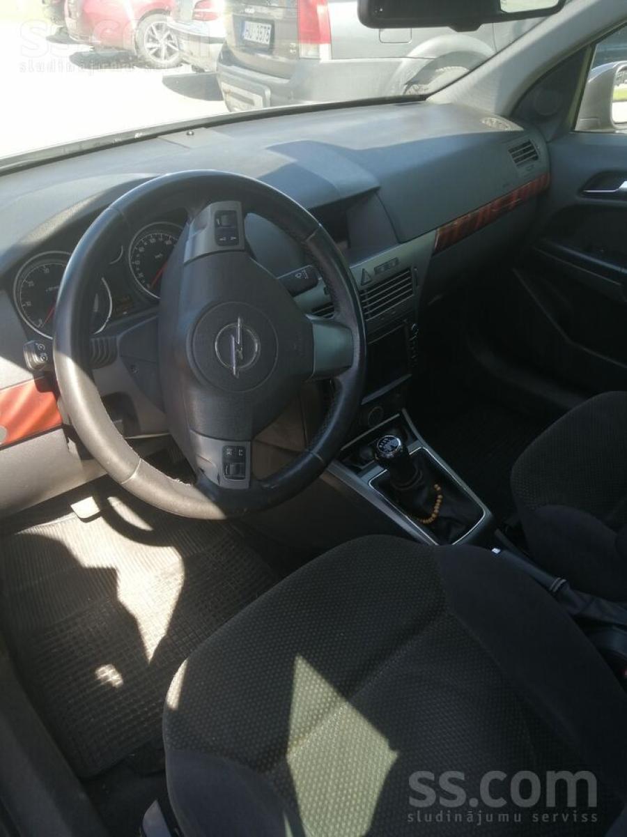 Pelēks Opel Astra 2005 Rīga, ar dzinēja tilpumu 1.90 L un nobraukumu 333 tūkst. km par 1300 €, foto 3 vietnē AUTOMOTO.COM.LV