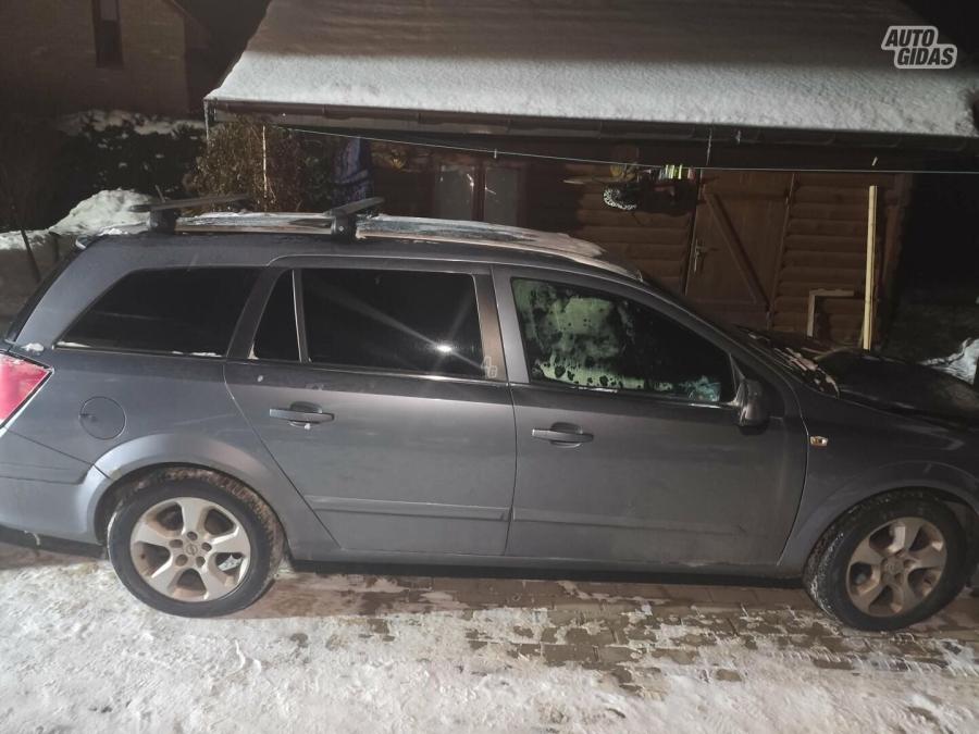 Pelēks Opel Astra 2005 Jonava, ar dzinēja tilpumu 1.90 L un nobraukumu 321 tūkst. km par 750 €, foto 2 vietnē AUTOMOTO.COM.LV