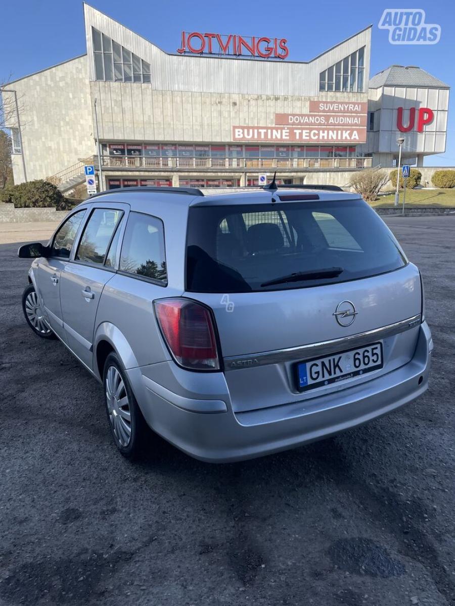 Grey Opel Astra 2005 in Alytus, with an engine capacity of 1.70 L and mileage of 270 thousand km for 1450 €, photo 5 on AUTOMOTO.COM.LV