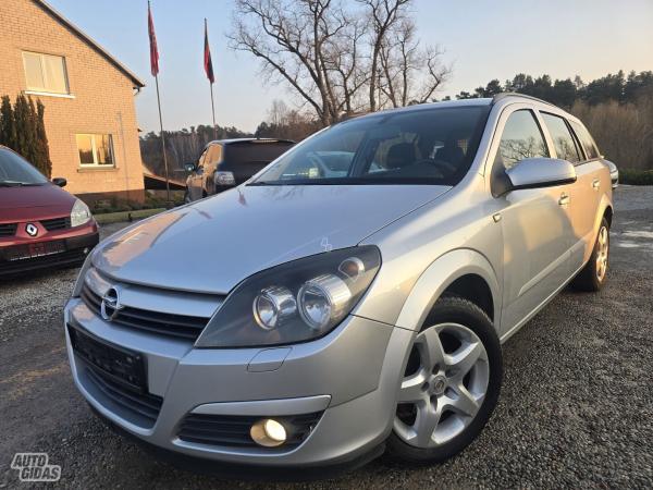 Grey Opel Astra 2005 in Jurbarkas, with an engine capacity of 1.60 L and mileage of 204 thousand km for 1850 €, photo 1 on AUTOMOTO.COM.LV