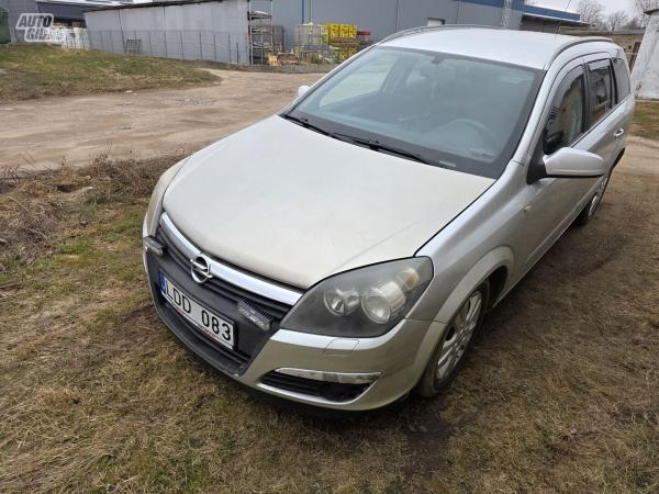 Grey Opel Astra 2005 in Vilnius, with an engine capacity of 1.90 L and mileage of 367 thousand km for 1600 €, photo 2 on AUTOMOTO.COM.LV