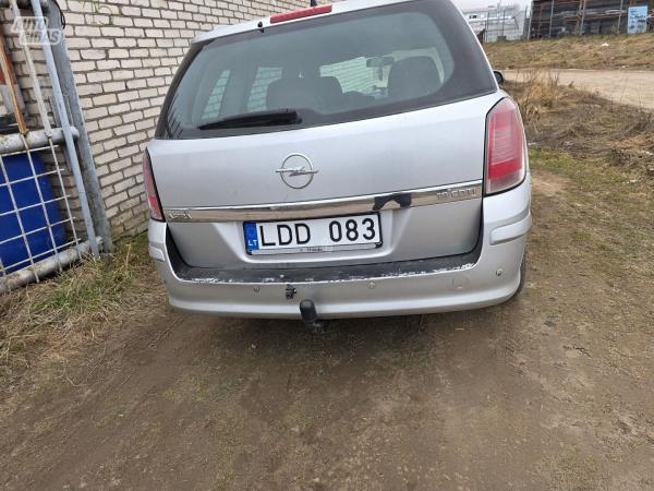 Grey Opel Astra 2005 in Vilnius, with an engine capacity of 1.90 L and mileage of 367 thousand km for 1600 €, photo 6 on AUTOMOTO.COM.LV