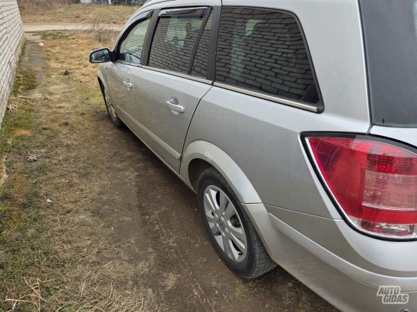 Grey Opel Astra 2005 in Vilnius, with an engine capacity of 1.90 L and mileage of 367 thousand km for 1600 €, photo 7 on AUTOMOTO.COM.LV