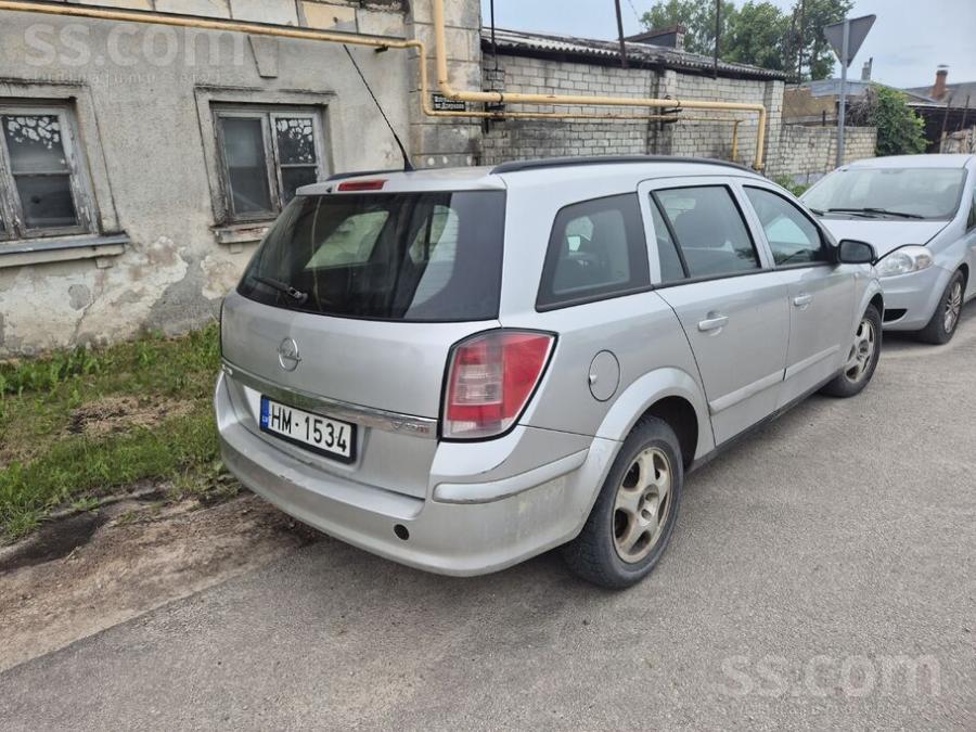 Pelēks Opel Astra 2005 Jelgava, ar dzinēja tilpumu 1.70 L un nobraukumu 300 tūkst. km par 770 €, foto 1 vietnē AUTOMOTO.COM.LV
