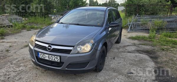 Grey Opel Astra 2005 in Riga, with an engine capacity of 1.60 L and mileage of 265 thousand km for 1425 €, photo 2 on AUTOMOTO.COM.LV