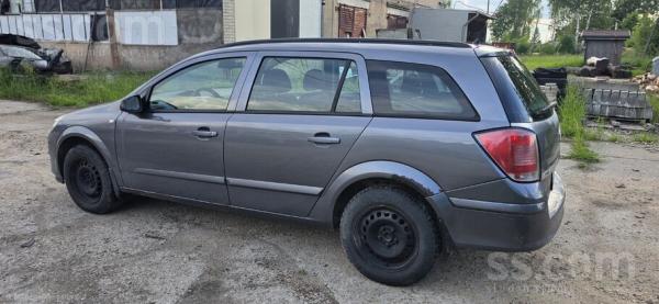Grey Opel Astra 2005 in Riga, with an engine capacity of 1.60 L and mileage of 265 thousand km for 1425 €, photo 4 on AUTOMOTO.COM.LV
