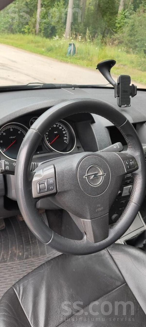 Pelēks Opel Astra 2005 Rīga, ar dzinēja tilpumu 1.90 L un nobraukumu 331 tūkst. km par 1390 €, foto 3 vietnē AUTOMOTO.COM.LV