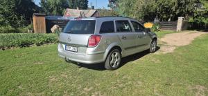 Pelēks Opel Astra 2005 Šakiai, ar dzinēja tilpumu 1.90 L un nobraukumu 300 tūkst. km par 500 €, foto 5 vietnē AUTOMOTO.COM.LV