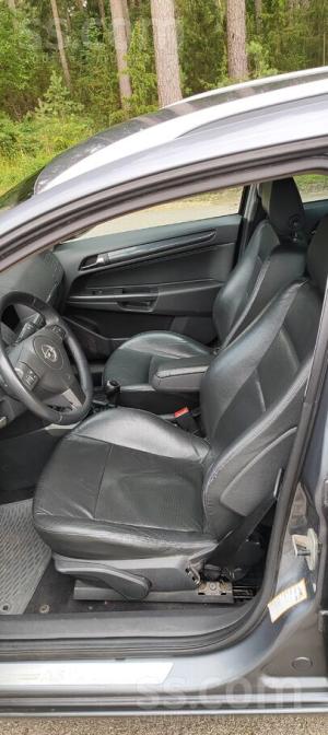 Pelēks Opel Astra 2005 Rīga, ar dzinēja tilpumu 1.90 L un nobraukumu 331 tūkst. km par 1390 €, foto 3 vietnē AUTOMOTO.COM.LV