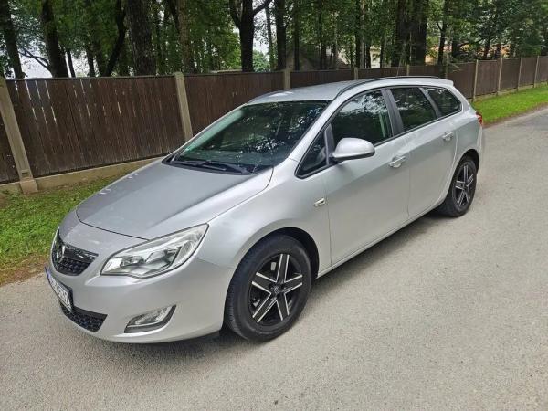 Pelēks Opel Astra 2005 Jēkabpils, ar dzinēja tilpumu 1.70 L un nobraukumu 224 tūkst. km par 3990 €, foto 1 vietnē AUTOMOTO.COM.LV