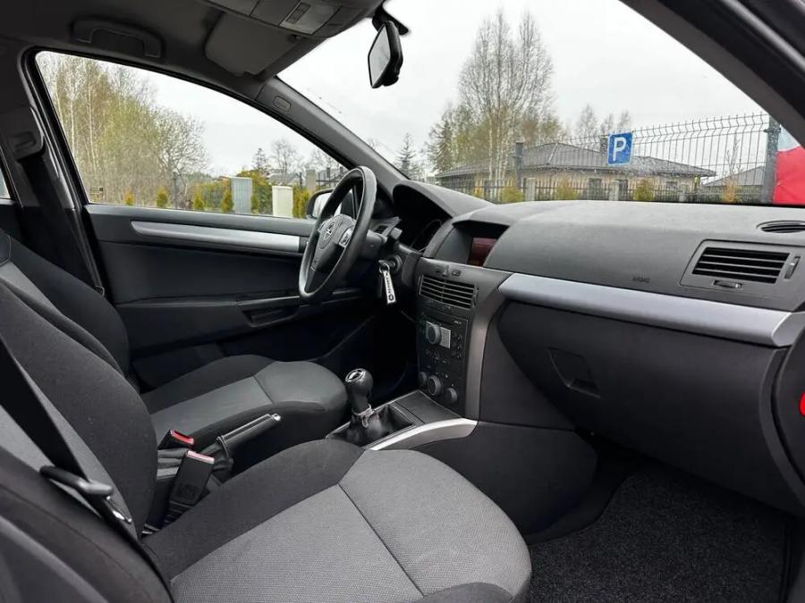 Pelēks Opel Astra 2005 Jelgava, ar dzinēja tilpumu 1.60 L un nobraukumu 172 tūkst. km par 2950 €, foto 11 vietnē AUTOMOTO.COM.LV