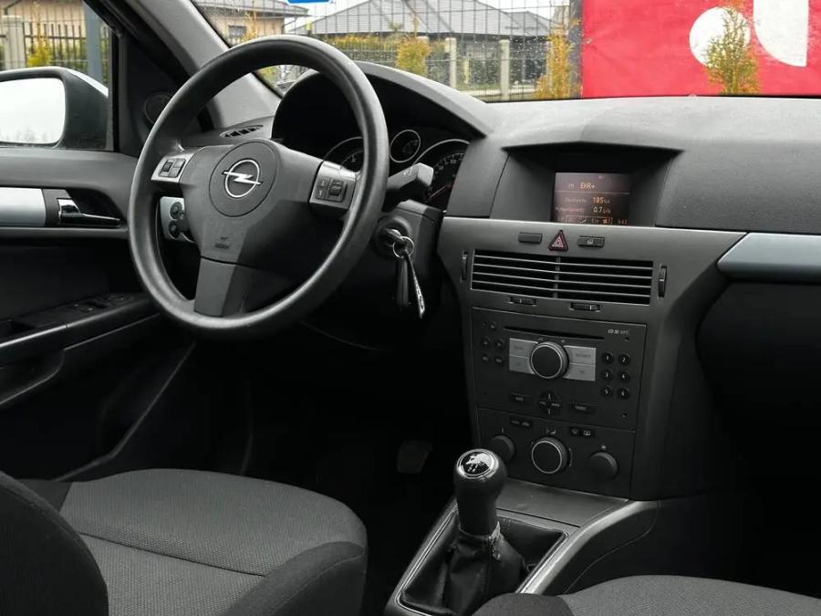 Pelēks Opel Astra 2005 Jelgava, ar dzinēja tilpumu 1.60 L un nobraukumu 172 tūkst. km par 2950 €, foto 12 vietnē AUTOMOTO.COM.LV