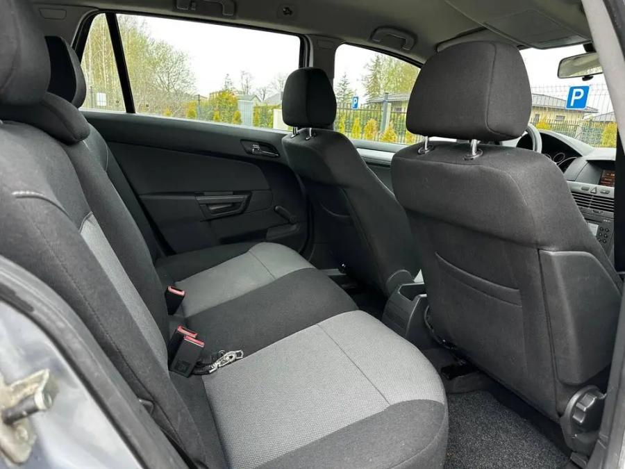 Pelēks Opel Astra 2005 Jelgava, ar dzinēja tilpumu 1.60 L un nobraukumu 172 tūkst. km par 2950 €, foto 14 vietnē AUTOMOTO.COM.LV