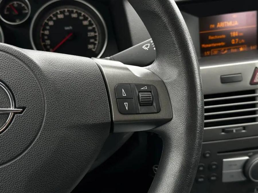 Pelēks Opel Astra 2005 Jelgava, ar dzinēja tilpumu 1.60 L un nobraukumu 172 tūkst. km par 2950 €, foto 26 vietnē AUTOMOTO.COM.LV