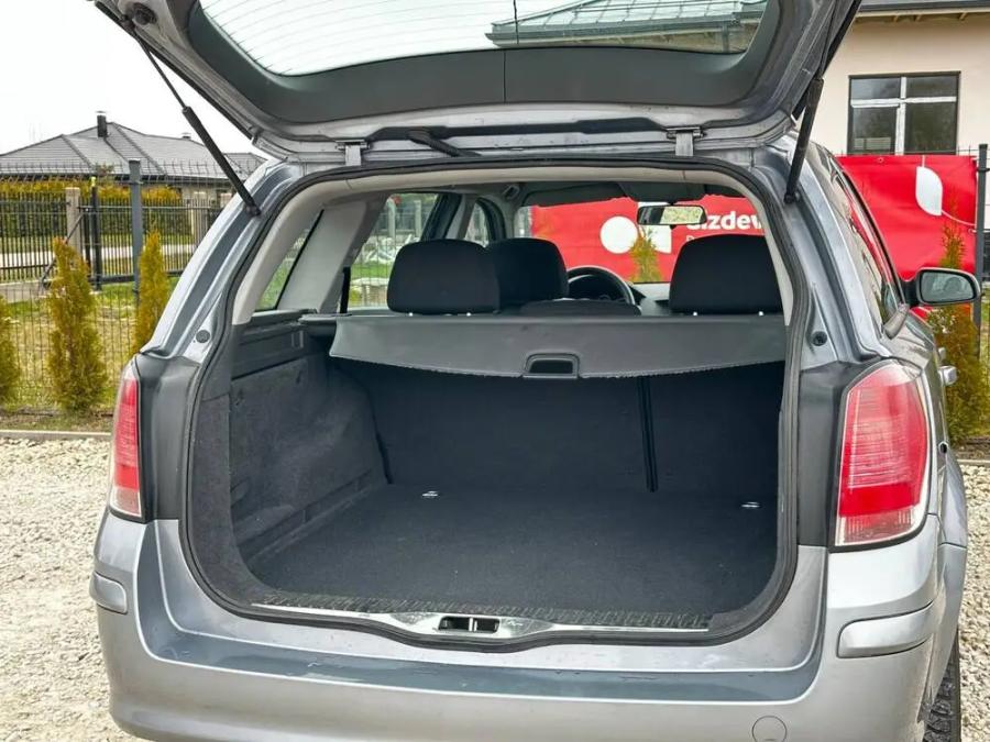 Pelēks Opel Astra 2005 Jelgava, ar dzinēja tilpumu 1.60 L un nobraukumu 172 tūkst. km par 2950 €, foto 29 vietnē AUTOMOTO.COM.LV