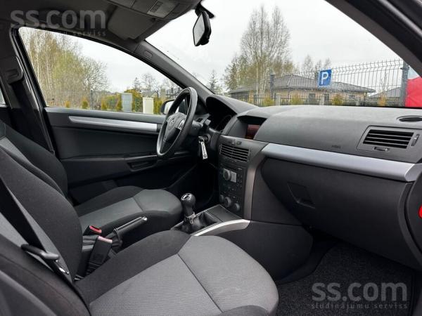 Grey Opel Astra 2005 in Jelgava, with an engine capacity of 1.60 L and mileage of 0 thousand km for 2950 €, photo 10 on AUTOMOTO.COM.LV