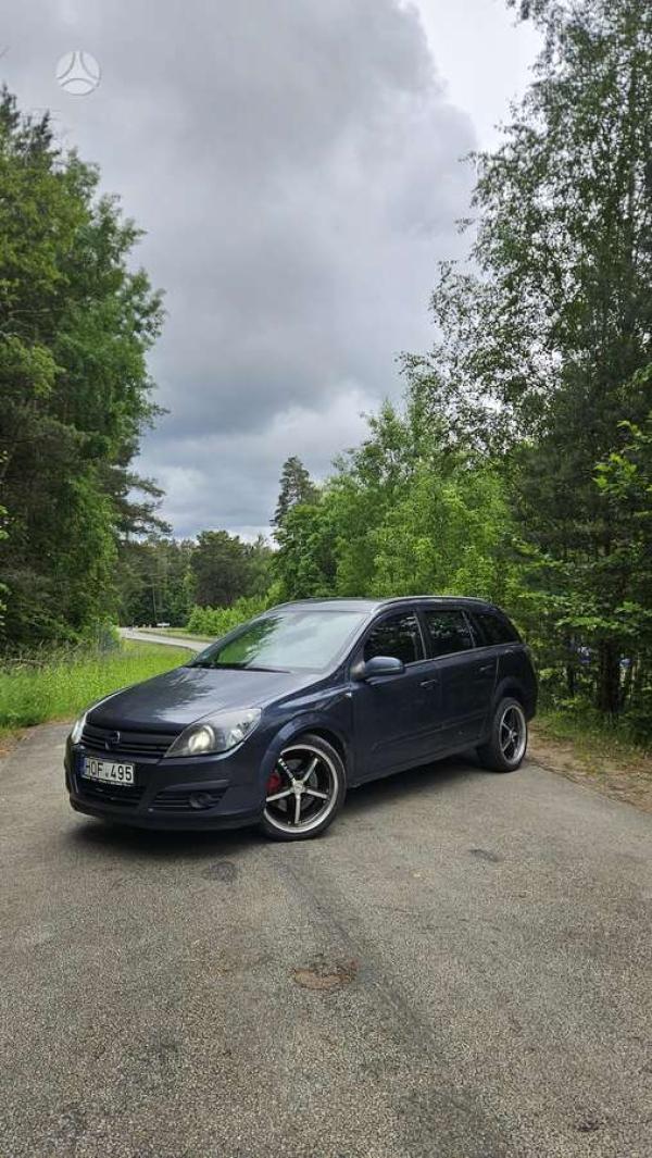 Grey Opel Astra 2005 in Alytus, with an engine capacity of 1.91 L and mileage of 368 thousand km for 1250 €, photo 1 on AUTOMOTO.COM.LV