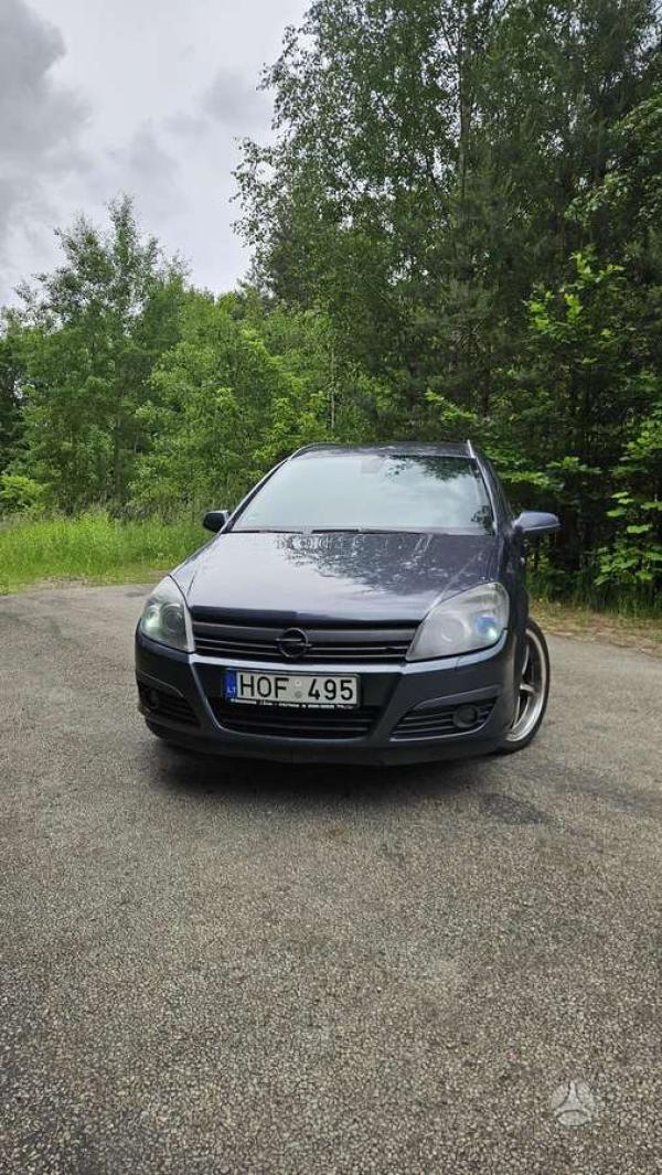 Grey Opel Astra 2005 in Alytus, with an engine capacity of 1.91 L and mileage of 368 thousand km for 1250 €, photo 4 on AUTOMOTO.COM.LV