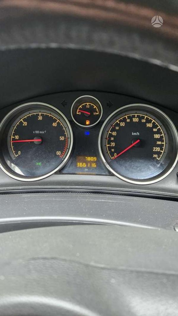 Grey Opel Astra 2005 in Alytus, with an engine capacity of 1.91 L and mileage of 368 thousand km for 1250 €, photo 8 on AUTOMOTO.COM.LV