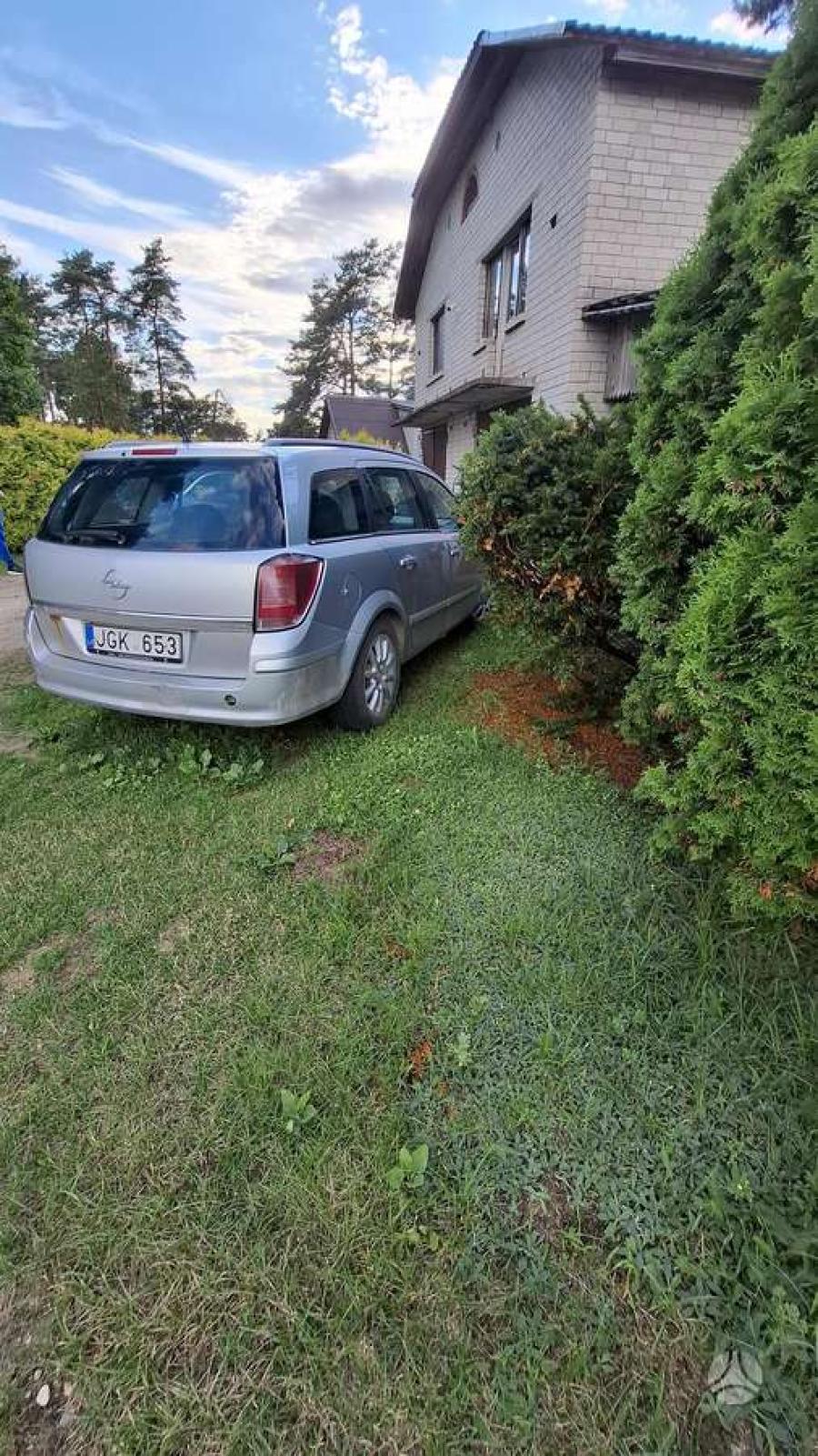 Grey Opel Astra 2005 in Anyksciai, with an engine capacity of 1.80 L and mileage of 339 thousand km for 550 €, photo 3 on AUTOMOTO.COM.LV
