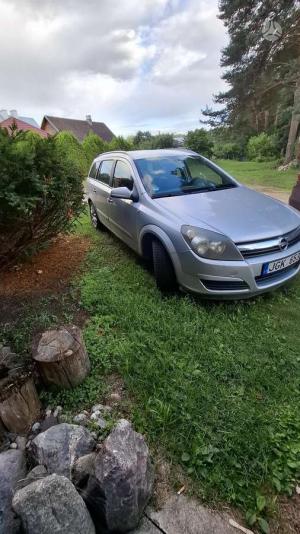 Grey Opel Astra 2005 in Anyksciai, with an engine capacity of 1.80 L and mileage of 339 thousand km for 550 €, photo 4 on AUTOMOTO.COM.LV