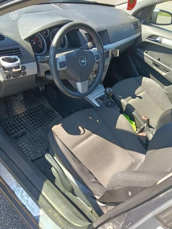Pelēks Opel Astra 2005 Kretinga, ar dzinēja tilpumu 1.90 L un nobraukumu 330 tūkst. km par 950 €, foto 7 vietnē AUTOMOTO.COM.LV