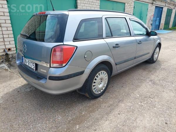 Pelēks Opel Astra 2005 Rīga, ar dzinēja tilpumu 1.80 L un nobraukumu 250 tūkst. km par 1800 €, foto 3 vietnē AUTOMOTO.COM.LV