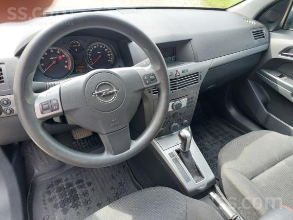 Pelēks Opel Astra 2005 Rīga, ar dzinēja tilpumu 1.80 L un nobraukumu 250 tūkst. km par 1800 €, foto 5 vietnē AUTOMOTO.COM.LV