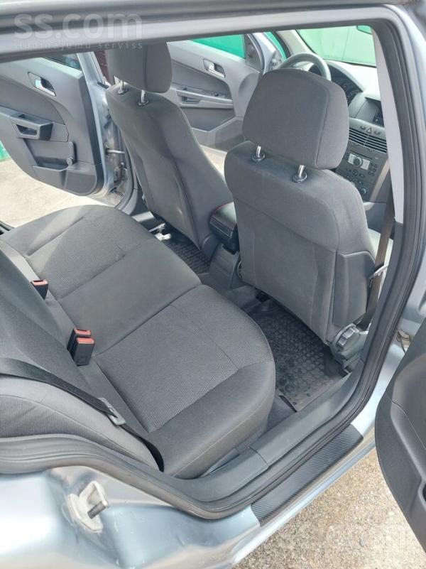 Pelēks Opel Astra 2005 Rīga, ar dzinēja tilpumu 1.80 L un nobraukumu 250 tūkst. km par 1800 €, foto 10 vietnē AUTOMOTO.COM.LV