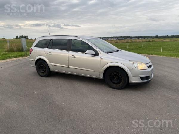 Pelēks Opel Astra 2005 Rīga, ar dzinēja tilpumu 1.70 L un nobraukumu 394 tūkst. km par 1290 €, foto 1 vietnē AUTOMOTO.COM.LV