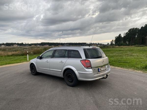 Pelēks Opel Astra 2005 Rīga, ar dzinēja tilpumu 1.70 L un nobraukumu 394 tūkst. km par 1290 €, foto 5 vietnē AUTOMOTO.COM.LV