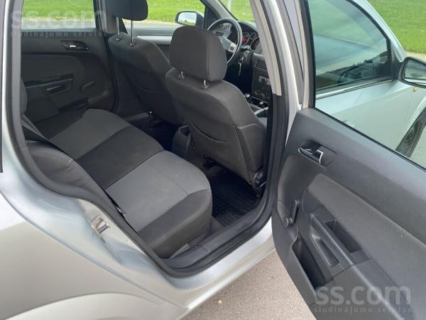 Pelēks Opel Astra 2005 Rīga, ar dzinēja tilpumu 1.70 L un nobraukumu 394 tūkst. km par 1290 €, foto 7 vietnē AUTOMOTO.COM.LV