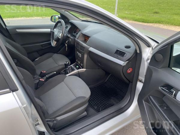 Pelēks Opel Astra 2005 Rīga, ar dzinēja tilpumu 1.70 L un nobraukumu 394 tūkst. km par 1290 €, foto 8 vietnē AUTOMOTO.COM.LV