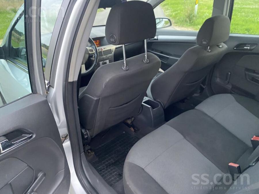 Pelēks Opel Astra 2005 Rīga, ar dzinēja tilpumu 1.70 L un nobraukumu 394 tūkst. km par 1290 €, foto 10 vietnē AUTOMOTO.COM.LV