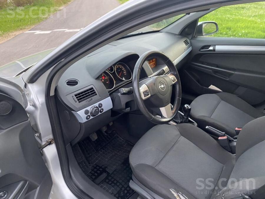 Pelēks Opel Astra 2005 Rīga, ar dzinēja tilpumu 1.70 L un nobraukumu 394 tūkst. km par 1290 €, foto 11 vietnē AUTOMOTO.COM.LV