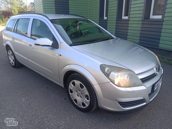 Grey Opel Astra 2005 in Siauliai, with an engine capacity of 1.60 L and mileage of 224 thousand km for 1680 €, photo 1 on AUTOMOTO.COM.LV