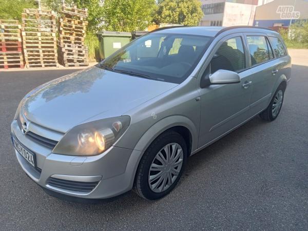 Grey Opel Astra 2005 in Siauliai, with an engine capacity of 1.60 L and mileage of 224 thousand km for 1680 €, photo 3 on AUTOMOTO.COM.LV