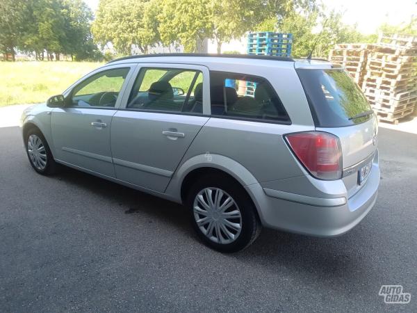 Grey Opel Astra 2005 in Siauliai, with an engine capacity of 1.60 L and mileage of 224 thousand km for 1680 €, photo 4 on AUTOMOTO.COM.LV
