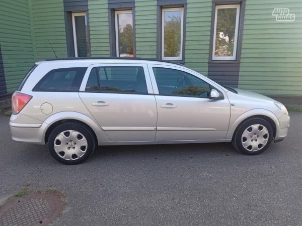 Grey Opel Astra 2005 in Siauliai, with an engine capacity of 1.60 L and mileage of 224 thousand km for 1680 €, photo 7 on AUTOMOTO.COM.LV