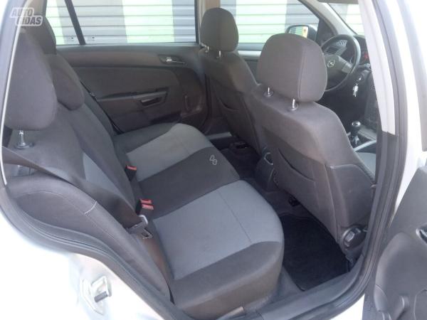 Grey Opel Astra 2005 in Siauliai, with an engine capacity of 1.60 L and mileage of 224 thousand km for 1680 €, photo 10 on AUTOMOTO.COM.LV