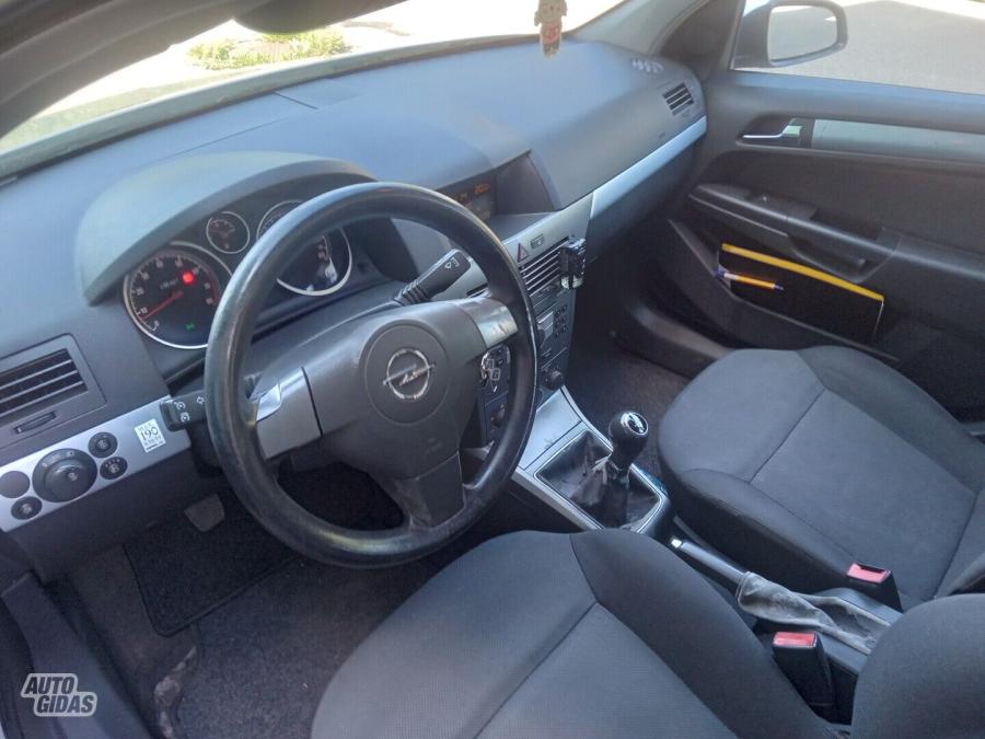 Pelēks Opel Astra 2005 Šauļi, ar dzinēja tilpumu 1.60 L un nobraukumu 224 tūkst. km par 1680 €, foto 15 vietnē AUTOMOTO.COM.LV